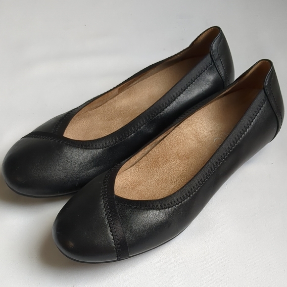 Vionic | Shoes | Vionic Caroll Black Leather Ballet Flats Sz 7 | Poshmark